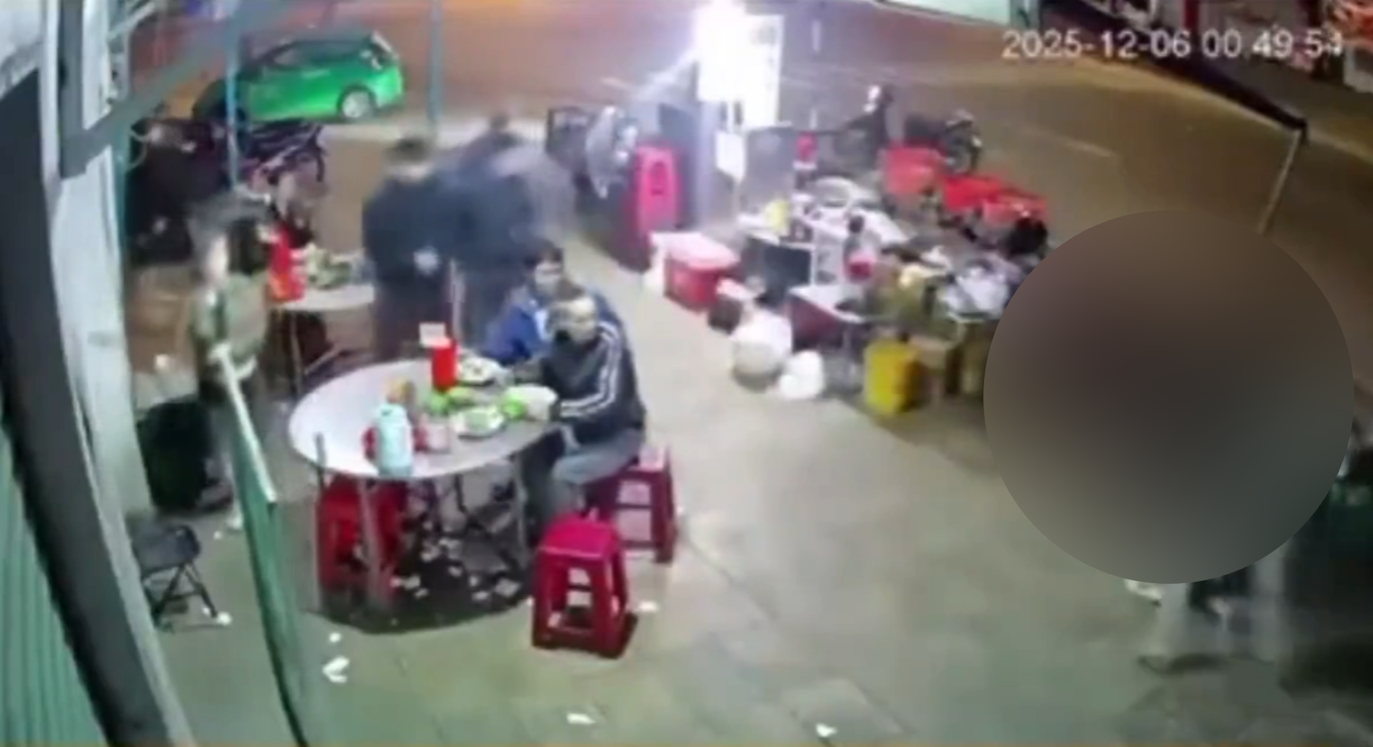 Nhóm thanh niên h*nh H*ng da-m-a?n - Xem mà lạnh ng` - tradacafe